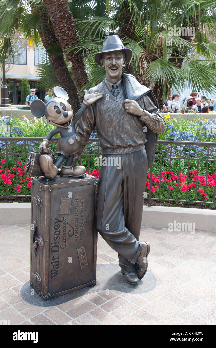 "Storytellers, " a statue of Walt Disney and Mickey Mouse, in the ...