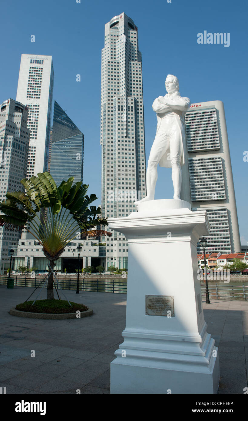 Sir Raffles statue, founder of Singapore, near Singapore river with ...