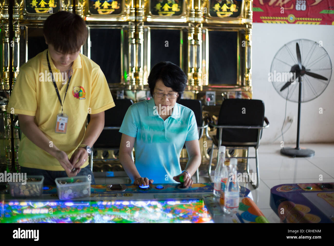 Chinese games arcade hi-res stock photography and images - Alamy