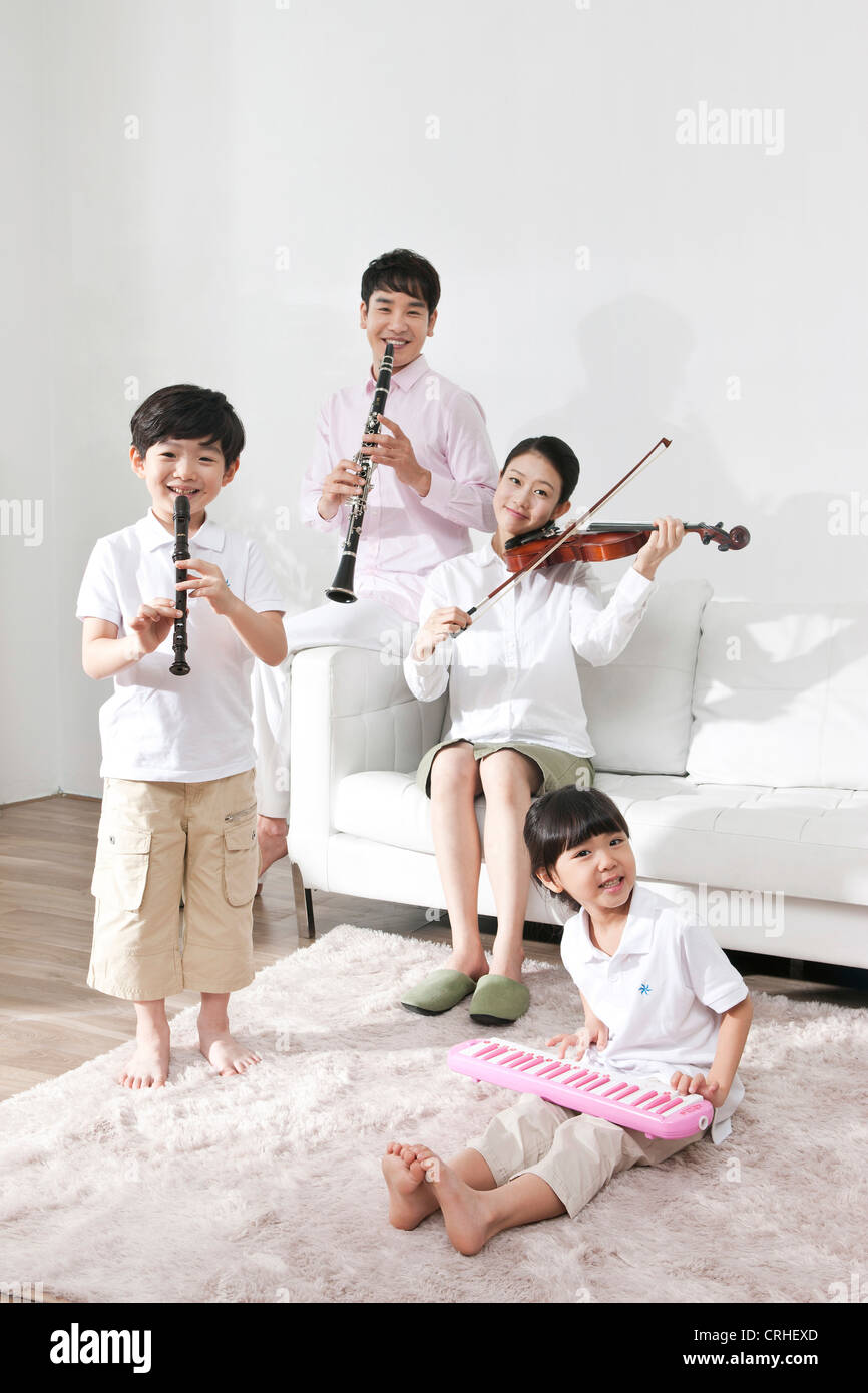 Playing korean instruments hi-res stock photography and images - Alamy