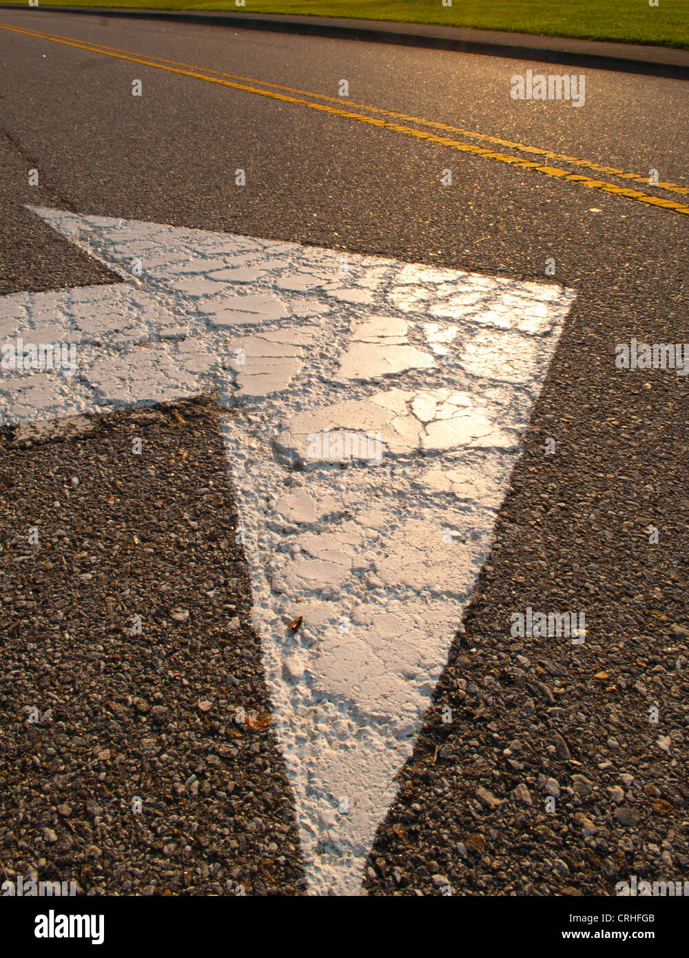 Big white arrow hi-res stock photography and images - Alamy
