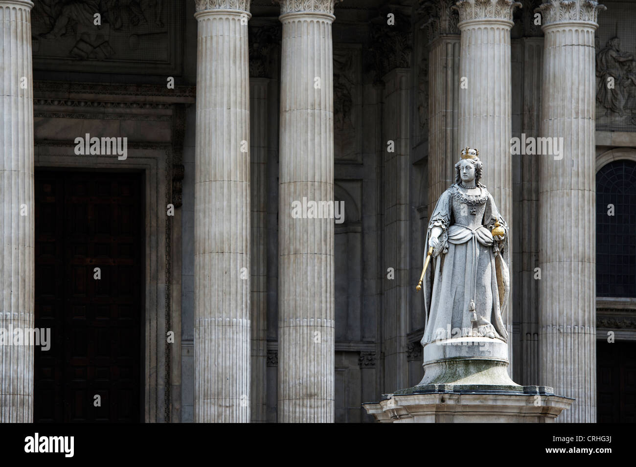 Queen Anne statue in front of St Pauls Cathedral. London. England Stock ...