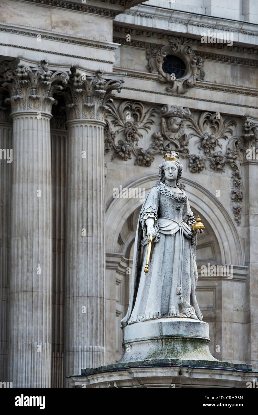 Queen Anne statue in front of St Pauls Cathedral. London. England Stock ...