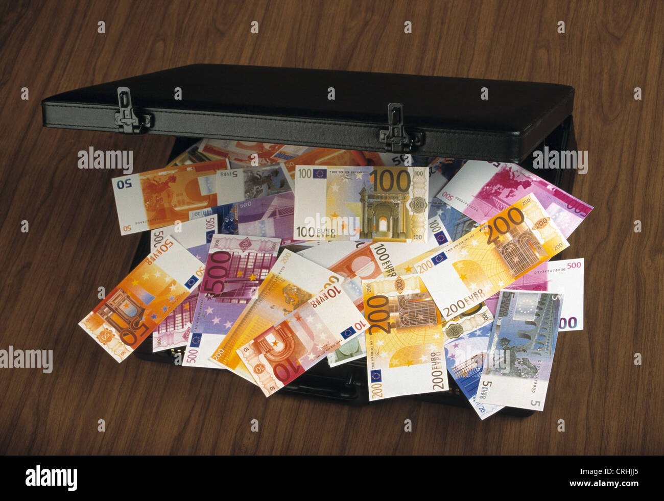 Briefcase full banknotes hi-res stock photography and images - Alamy