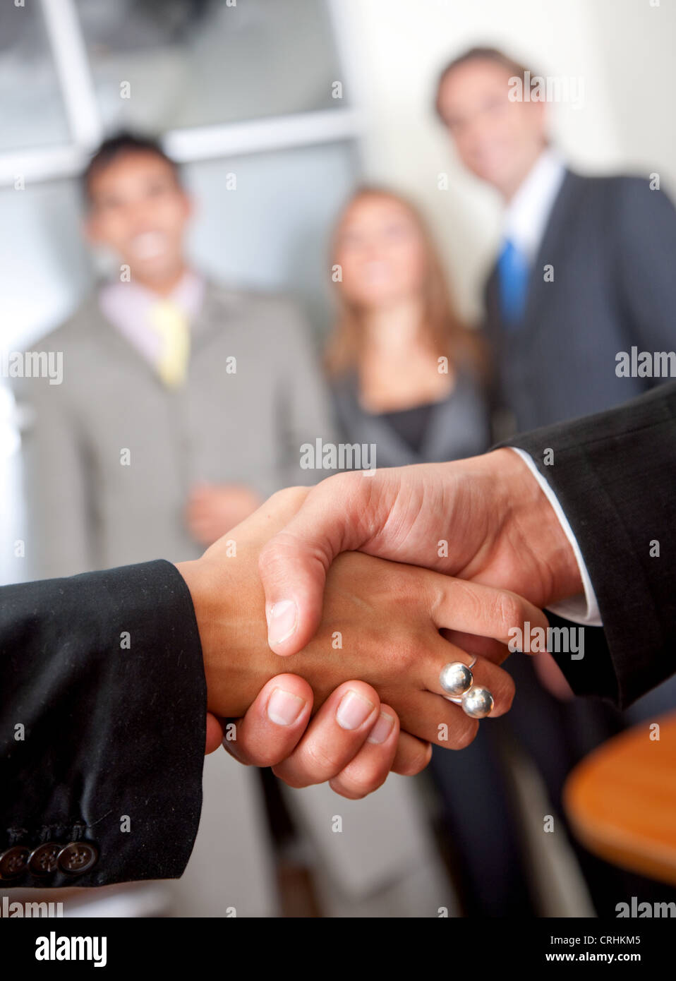 Handshake 4 people hi-res stock photography and images - Alamy
