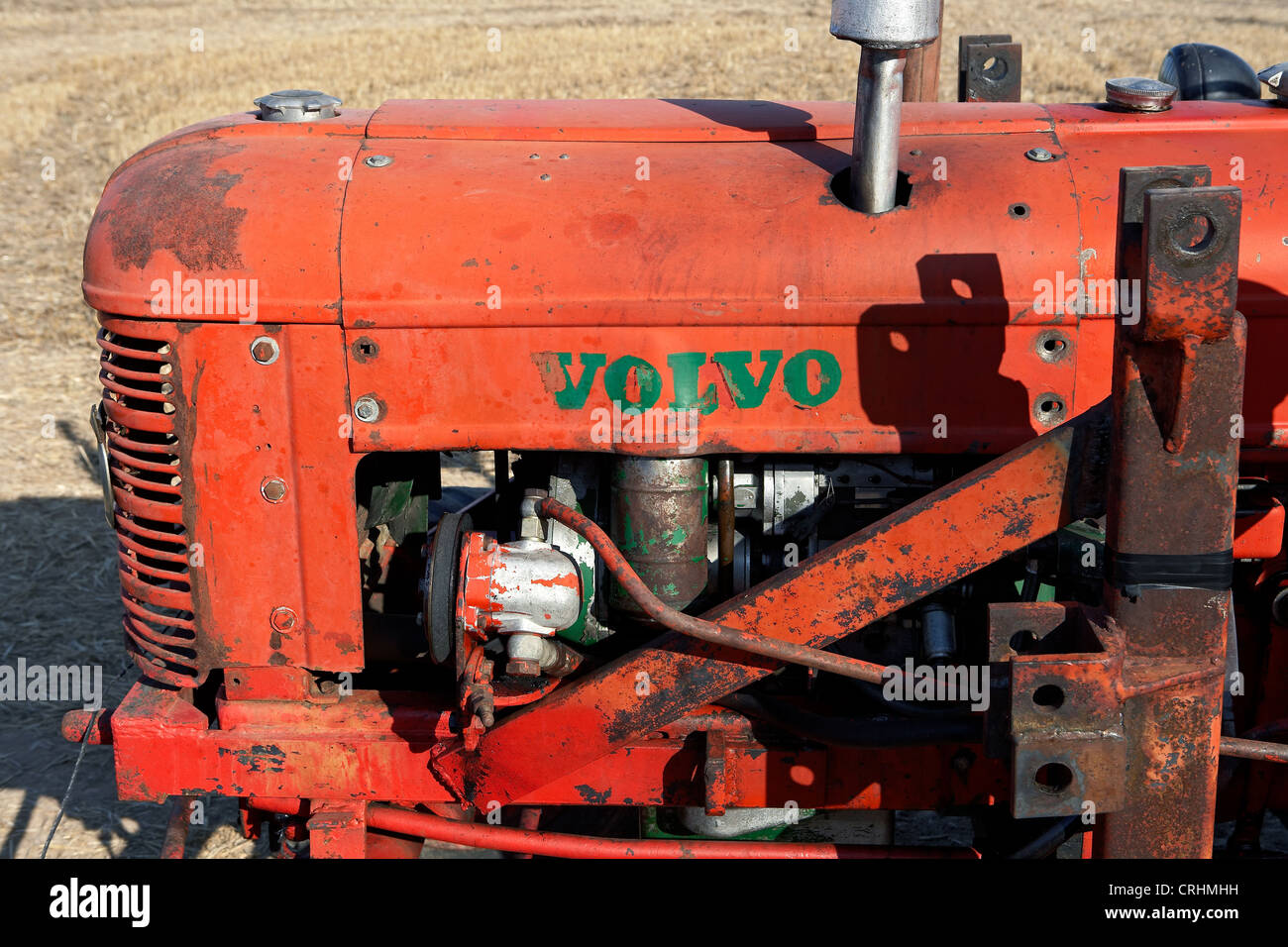 Old red tractor Stock Photo - Alamy