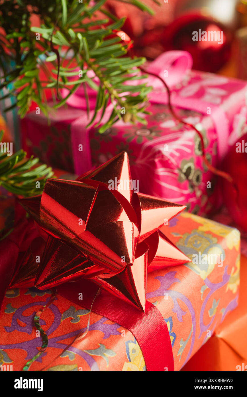 Wrapped present metallic hi-res stock photography and images - Alamy