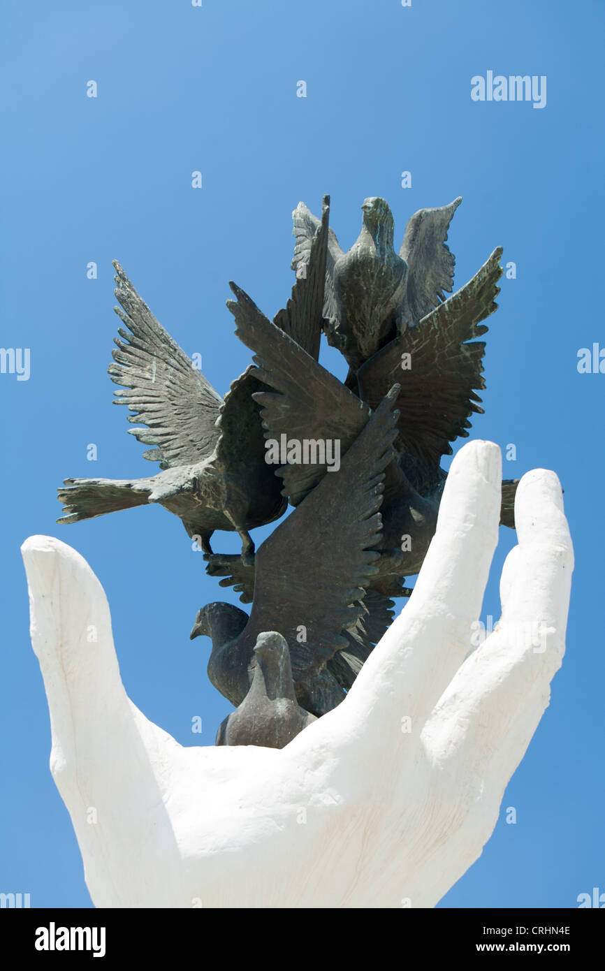 Turkey kusadasi hand peace sculpture hi-res stock photography and ...