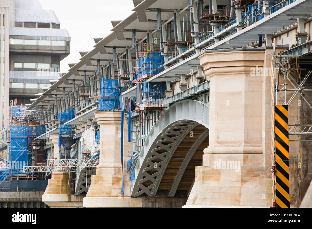 Construction work on Blackfriars Bridge in London Stock Photo - Alamy