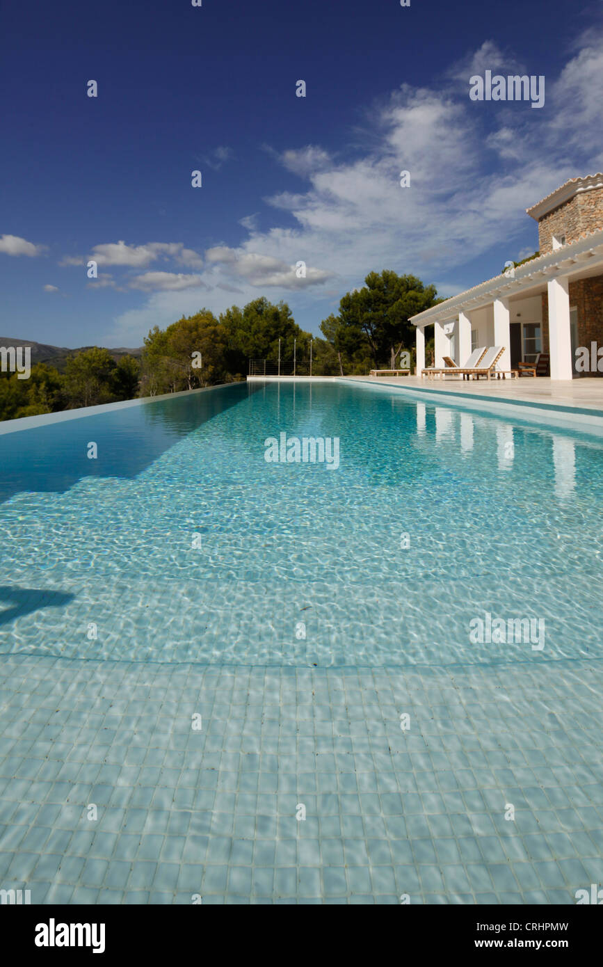 Resort swimming pool Stock Photo - Alamy