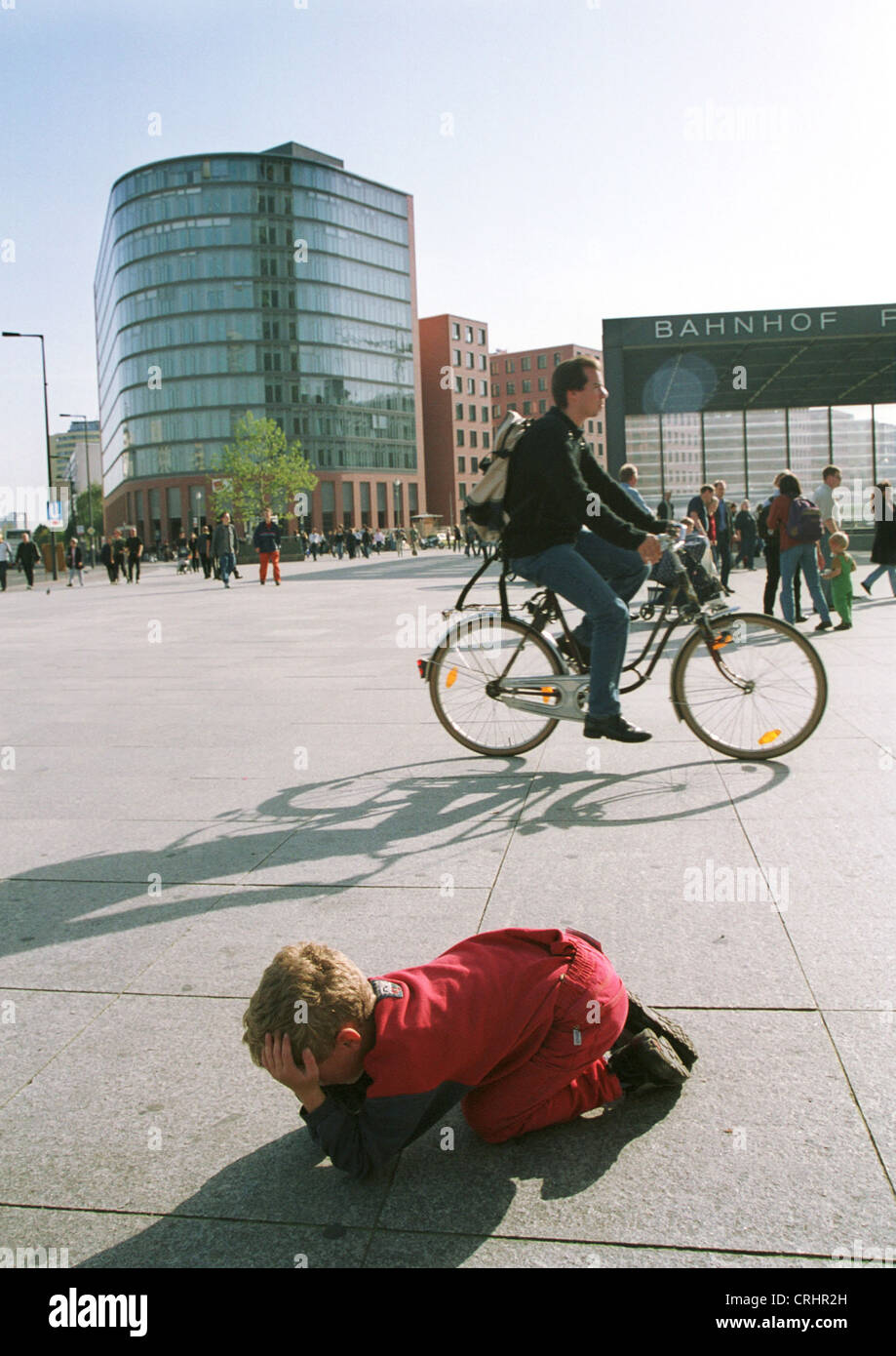 Crying boy berlin hi-res stock photography and images - Alamy
