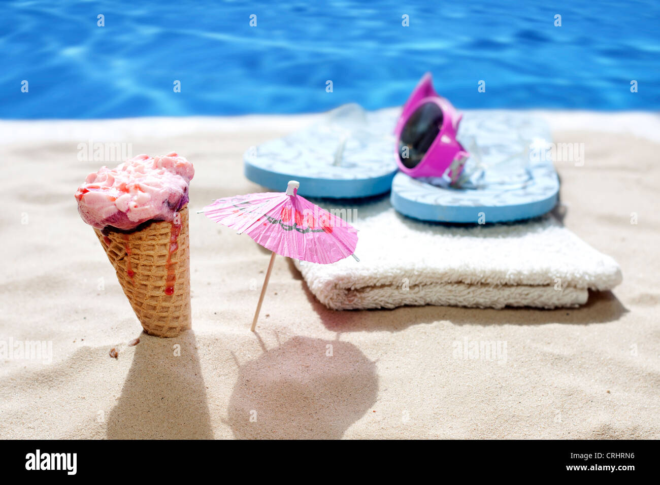 Ice cream on beach hi-res stock photography and images - Alamy
