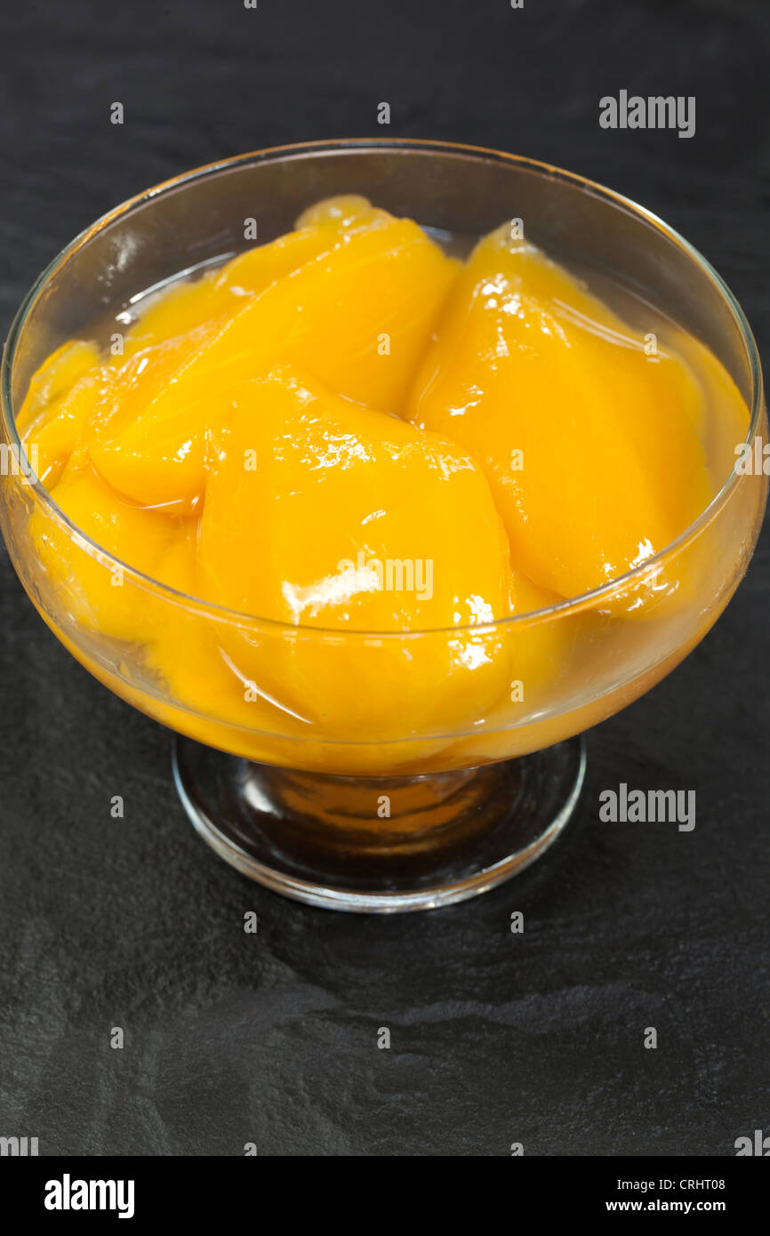 Sliced Mango in Glass Bowl Stock Photo - Alamy