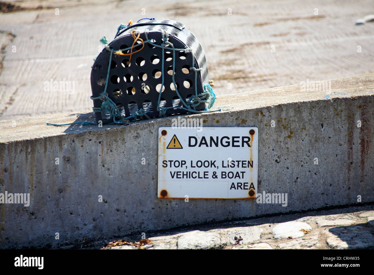 Stop look listen vehicle and boat area sign hi-res stock photography ...
