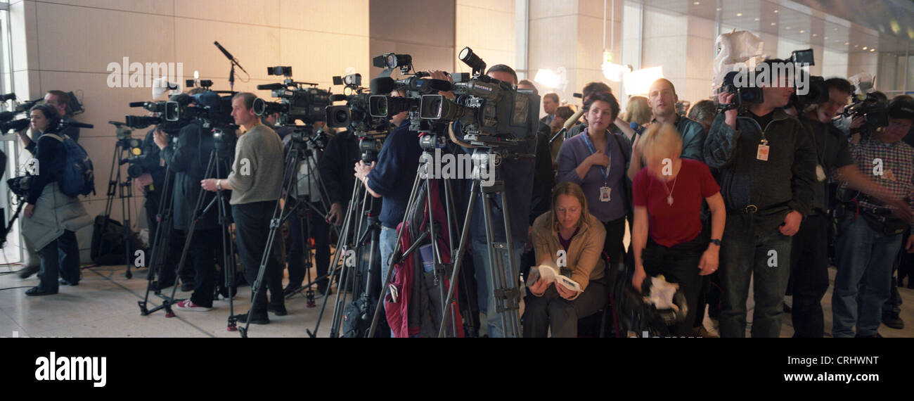 Media wait in the German Bundestag Stock Photo - Alamy