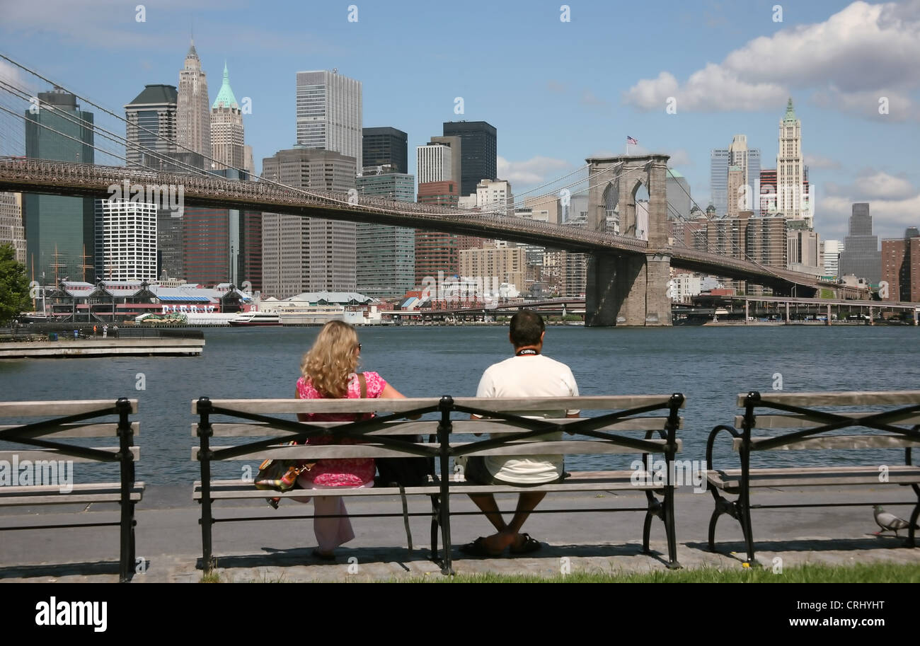 Bench on brooklyn bridge hi-res stock photography and images - Alamy