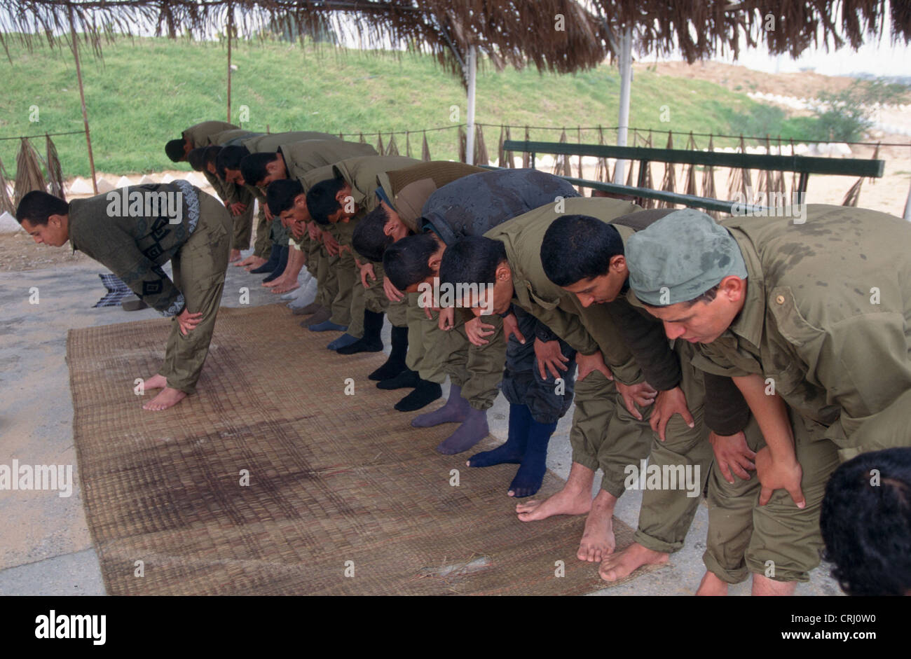 Men in army uniforms hi-res stock photography and images - Alamy