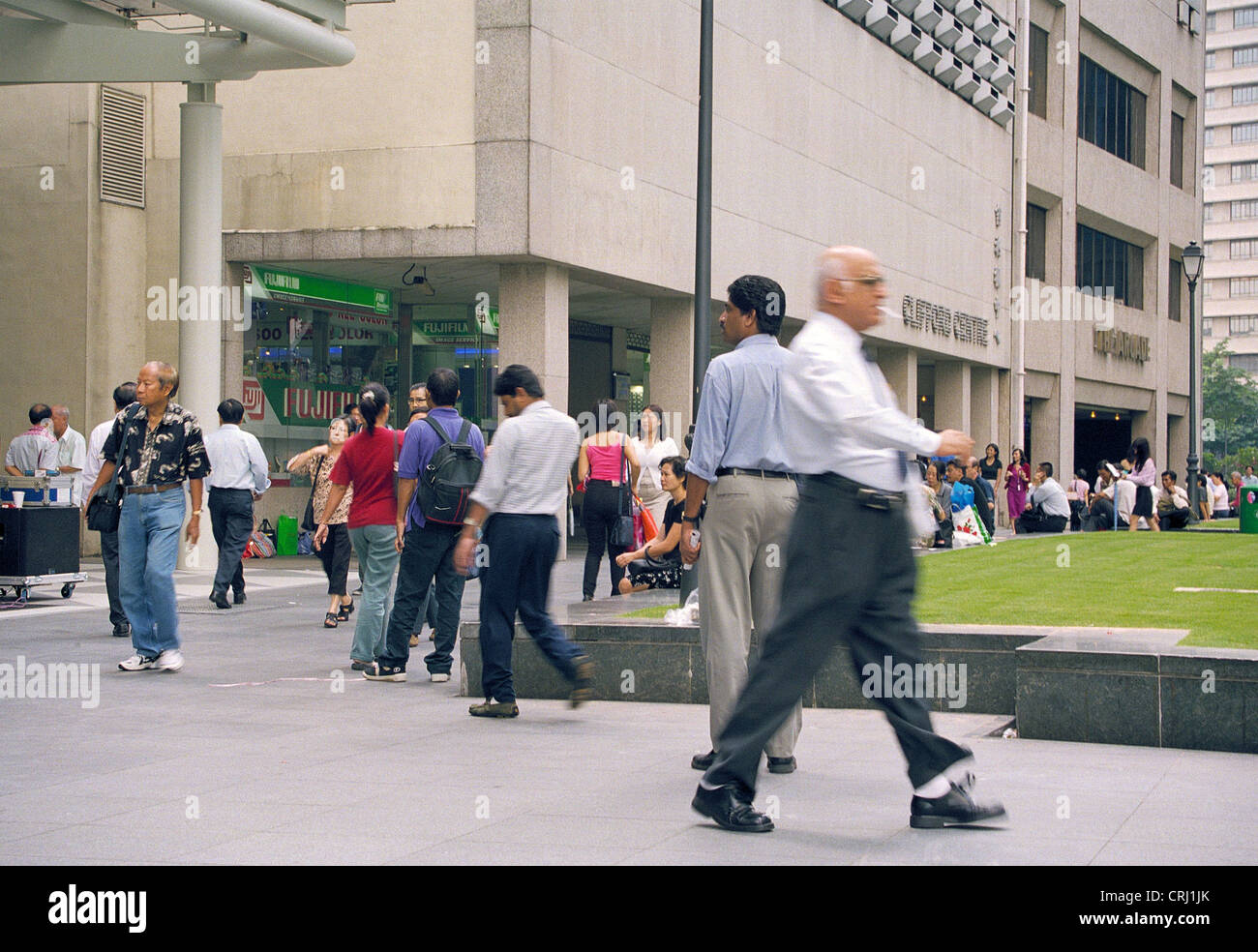 Street Scene at Raffles Place in Singapore Stock Photo - Alamy