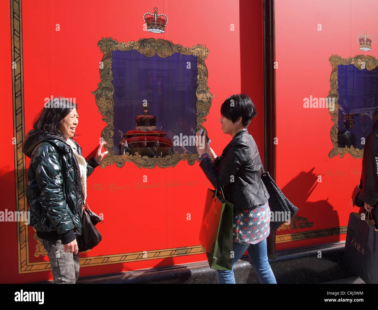 Shop window diamond jubilee hi-res stock photography and images - Alamy
