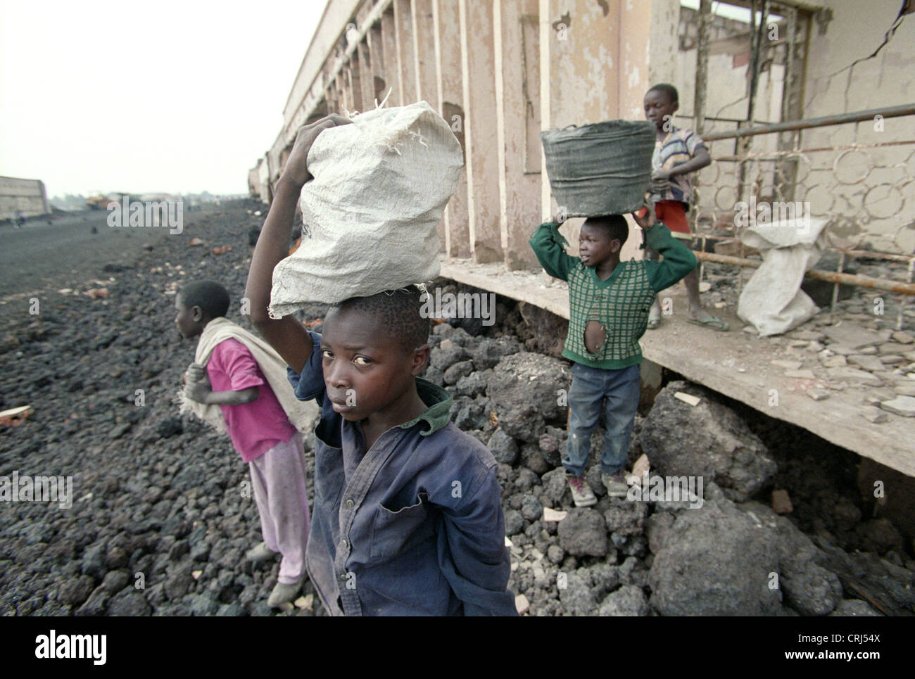 Street children after the volcanic eruption in Goma Stock Photo - Alamy