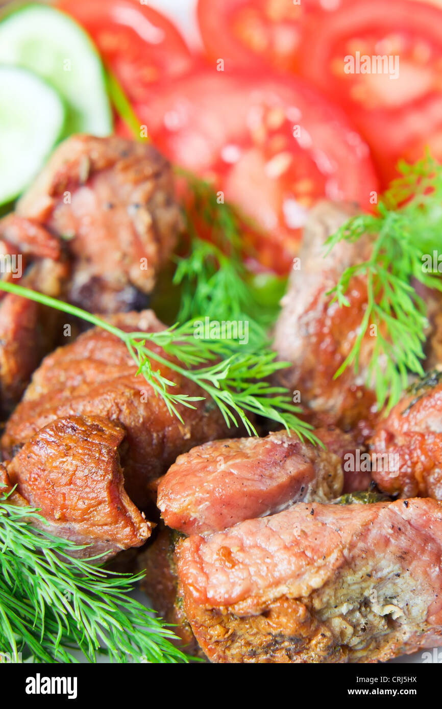grilled kebab with tomatoes and green vegetables Stock Photo - Alamy