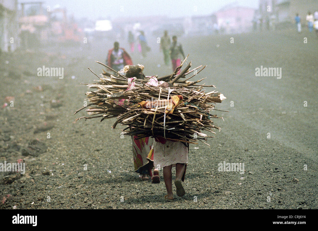 Street children after the volcanic eruption in Goma Stock Photo - Alamy