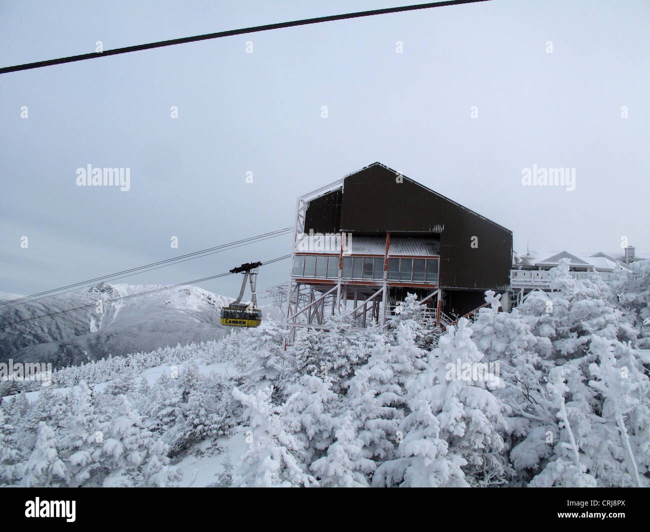 Tram atop ski mountain in New Hampshire Stock Photo - Alamy