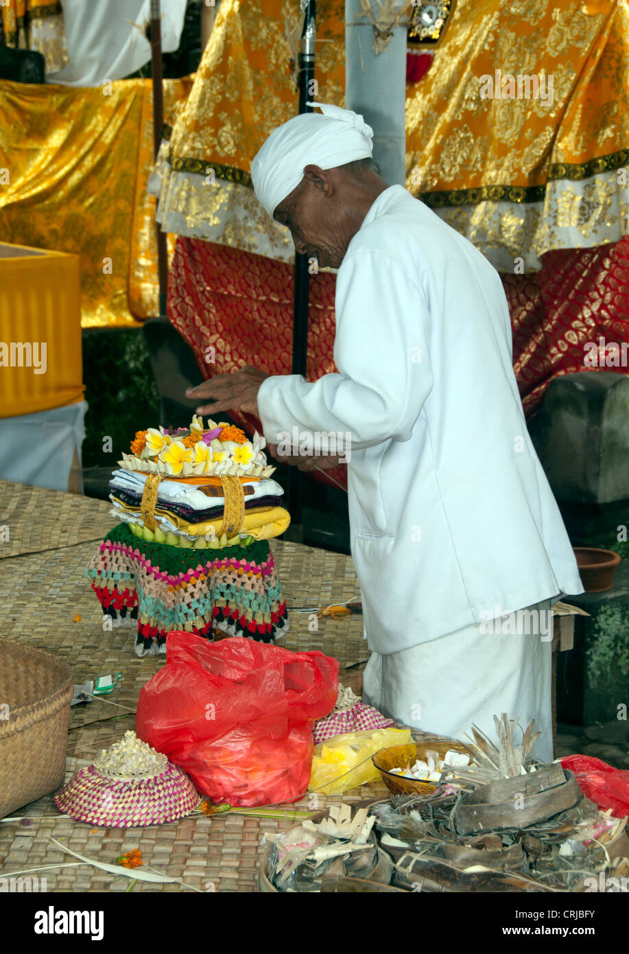 Old man working hard hi-res stock photography and images - Alamy