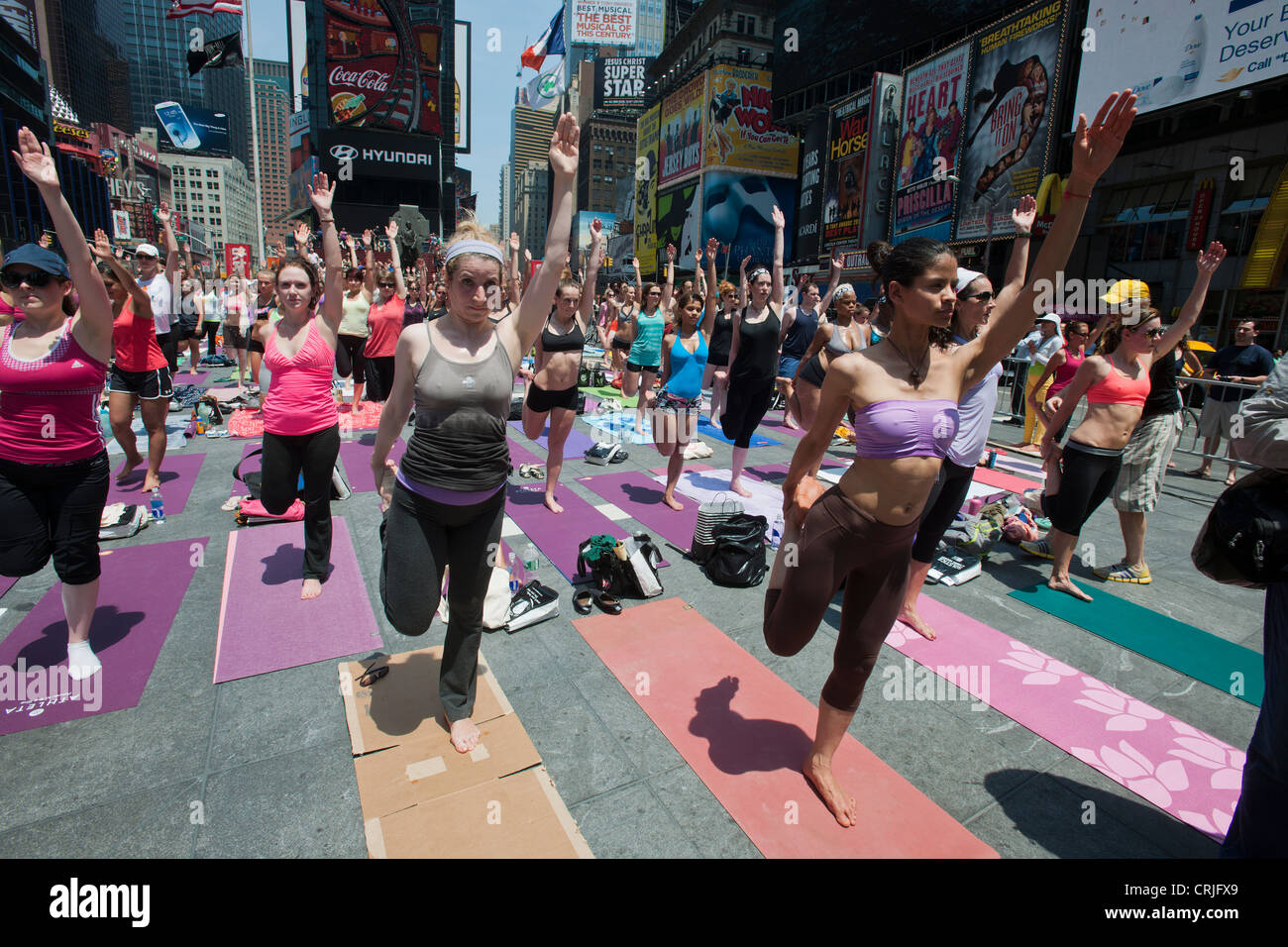 Thousands of yoga practitioners in Times Square in New York participate ...