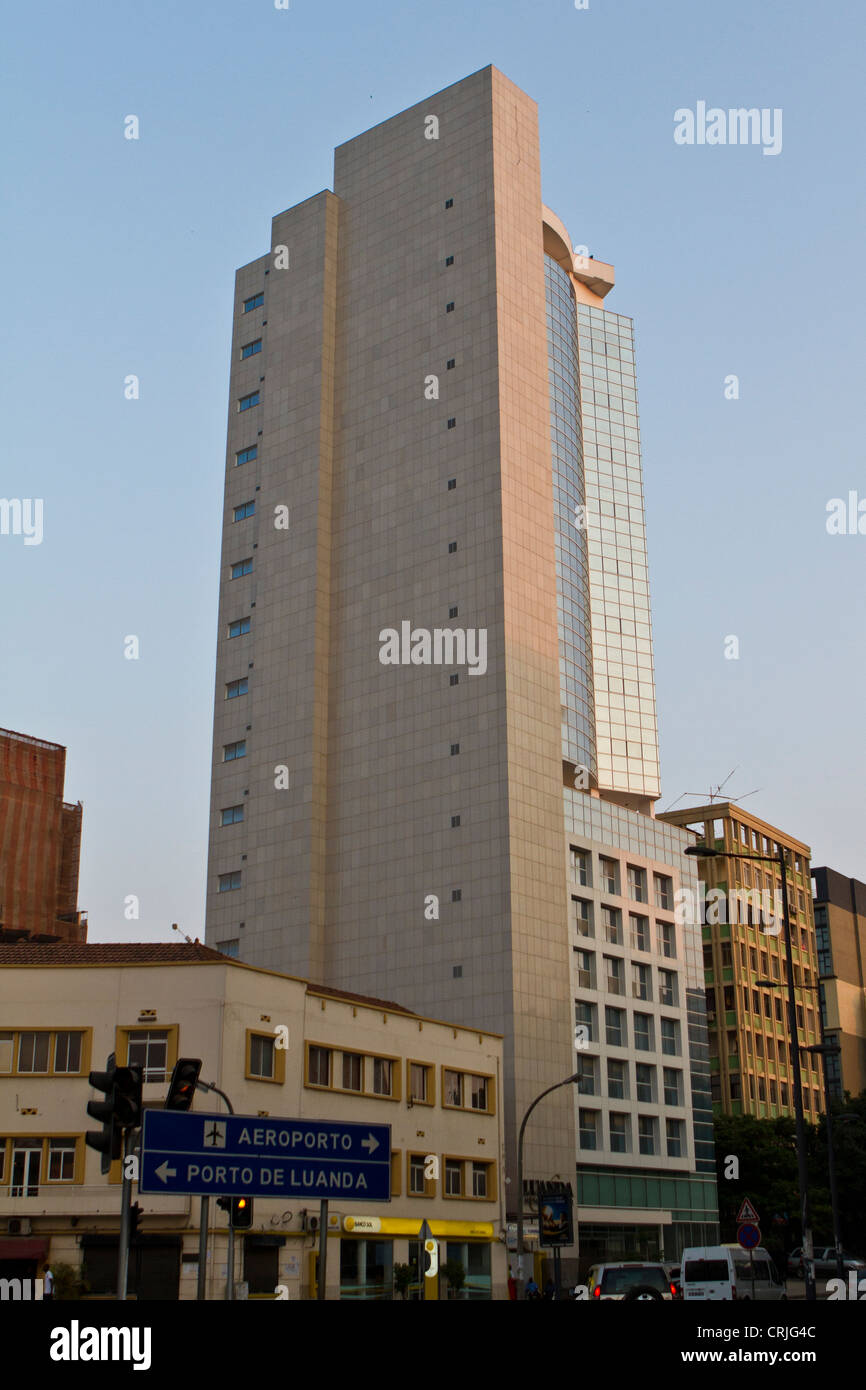 Skyscraper in Amilcar Cabral square, Luanda Angola Stock Photo - Alamy