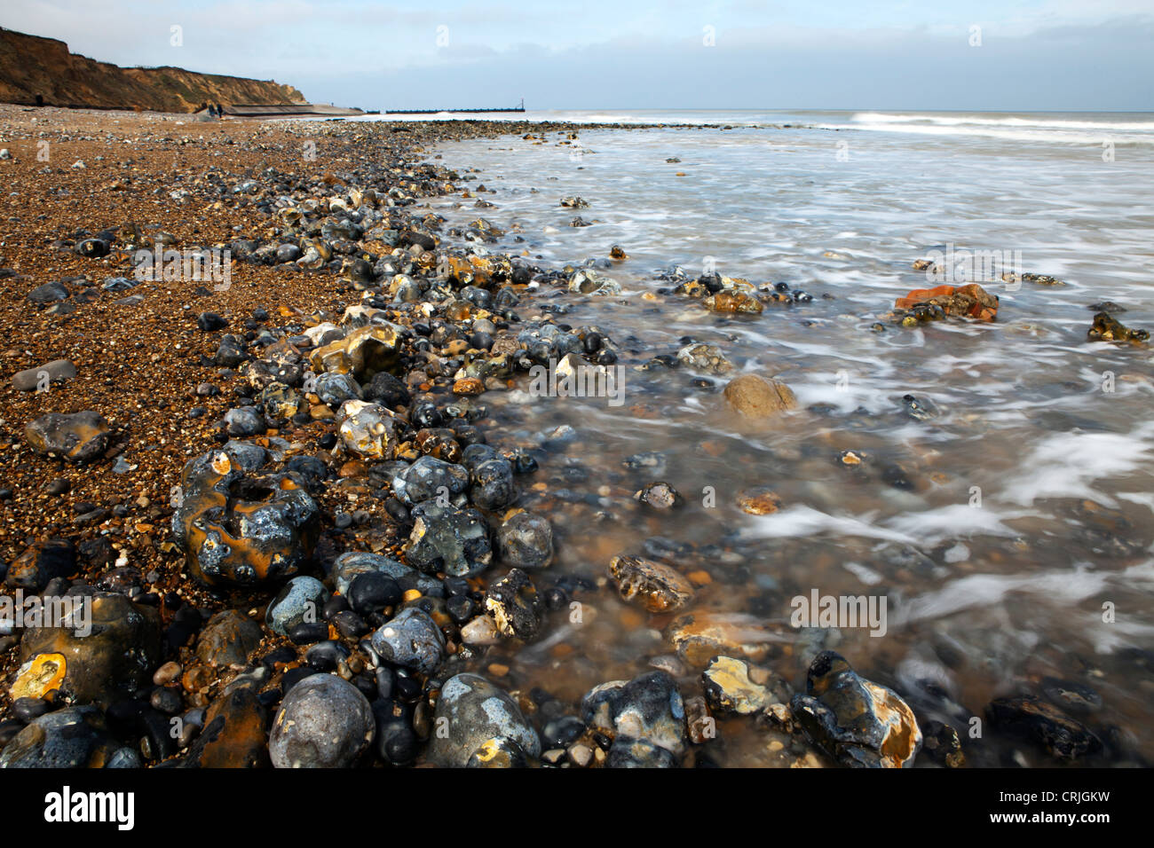 Flint pebbles line the shore of a Norfolk beach Stock Photo - Alamy