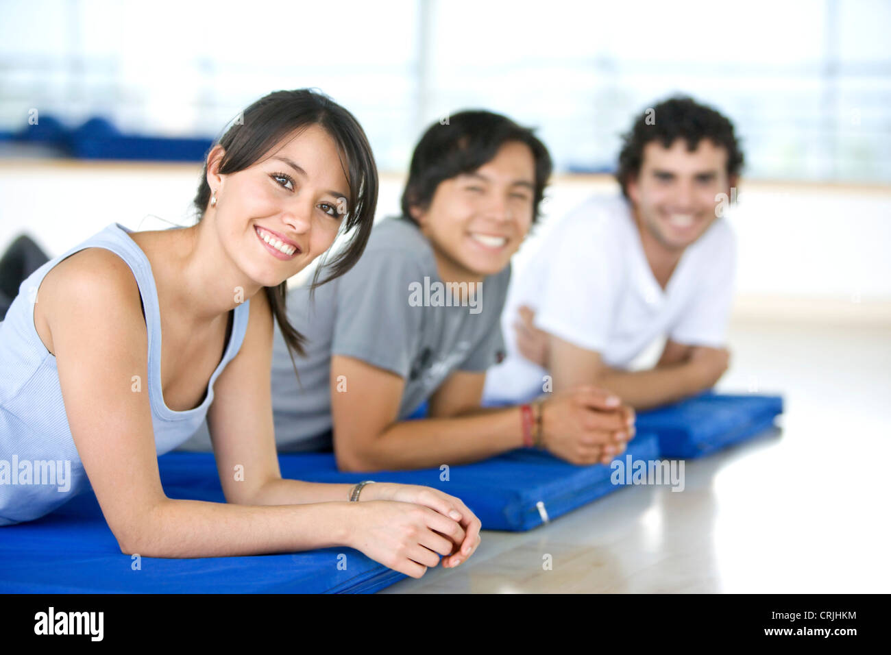 group of people at the gym smiling Stock Photo - Alamy