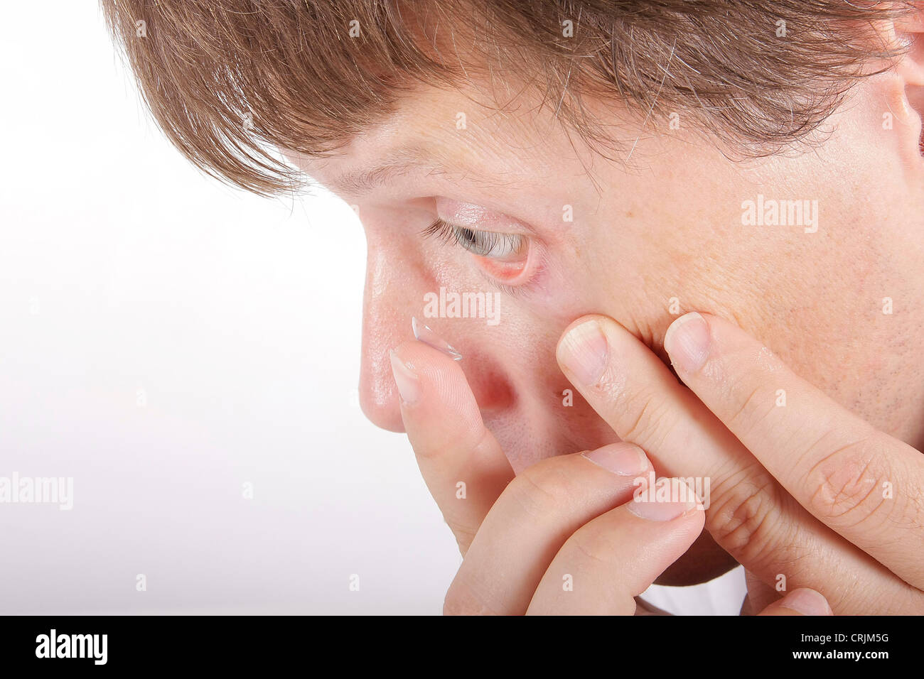 man putting in contact lenses Stock Photo - Alamy