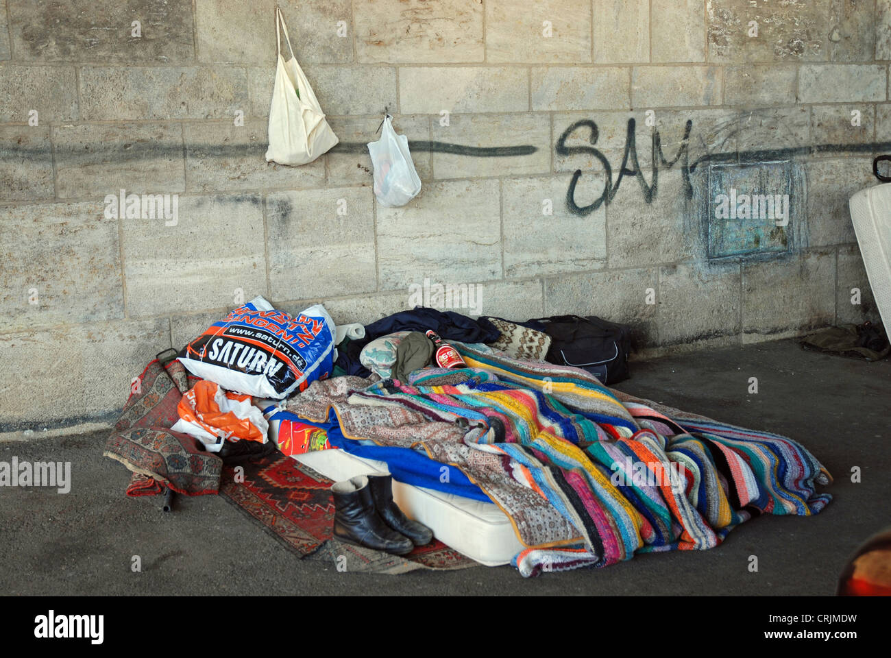 Homeless under bridge hi-res stock photography and images - Alamy