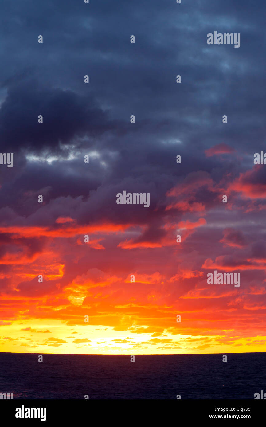 Atlantic ocean sunset hi-res stock photography and images - Alamy