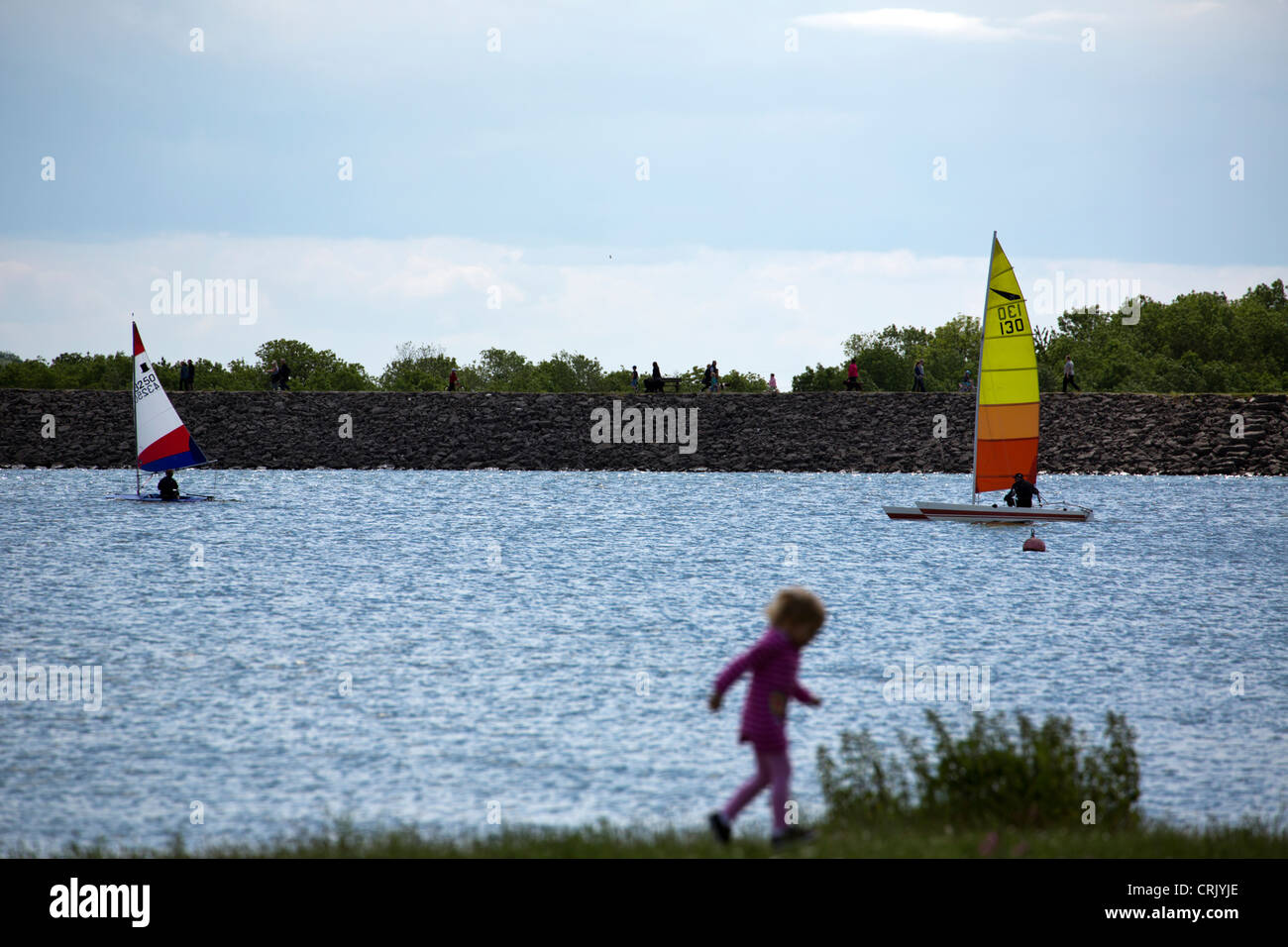 People enjoying water sports and outdoor activities at Carsington Water ...