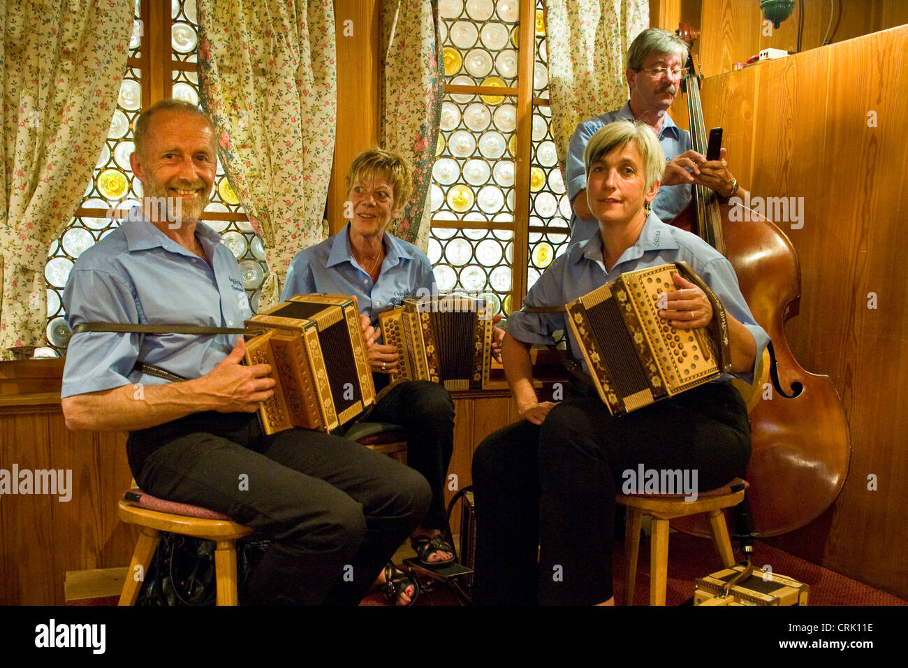 Folk music band hi-res stock photography and images - Alamy