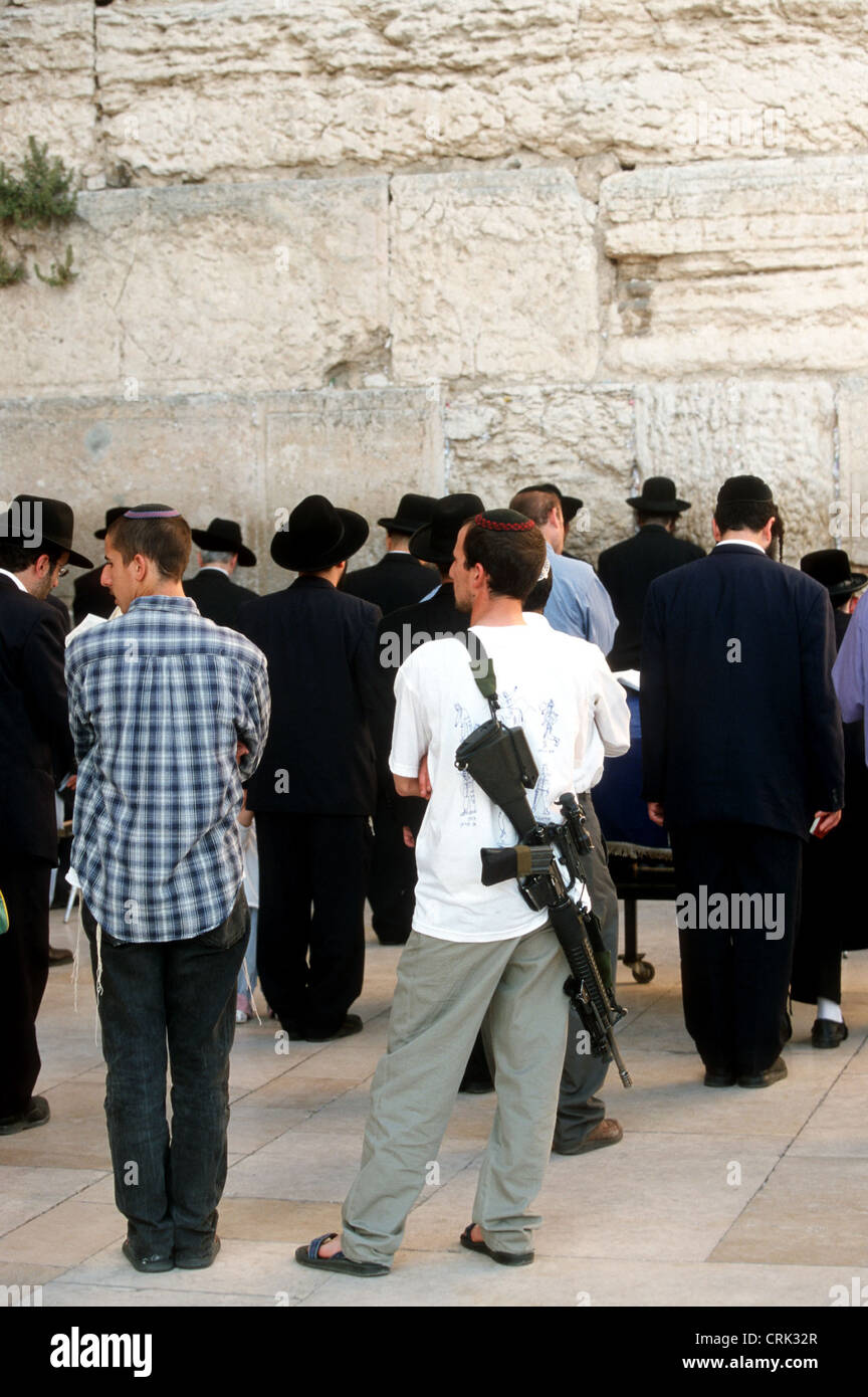 Orthodox Jews praying at the Wailing Wall Stock Photo - Alamy