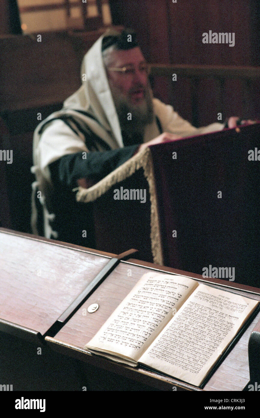 Jewish rabbi headgear hi-res stock photography and images - Alamy