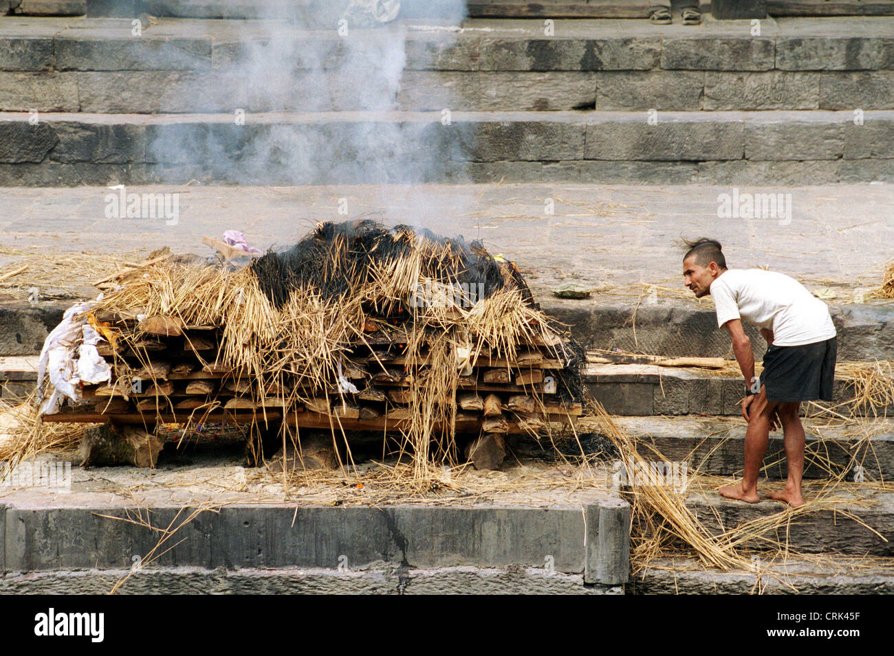 Hindu funeral director hi-res stock photography and images - Alamy