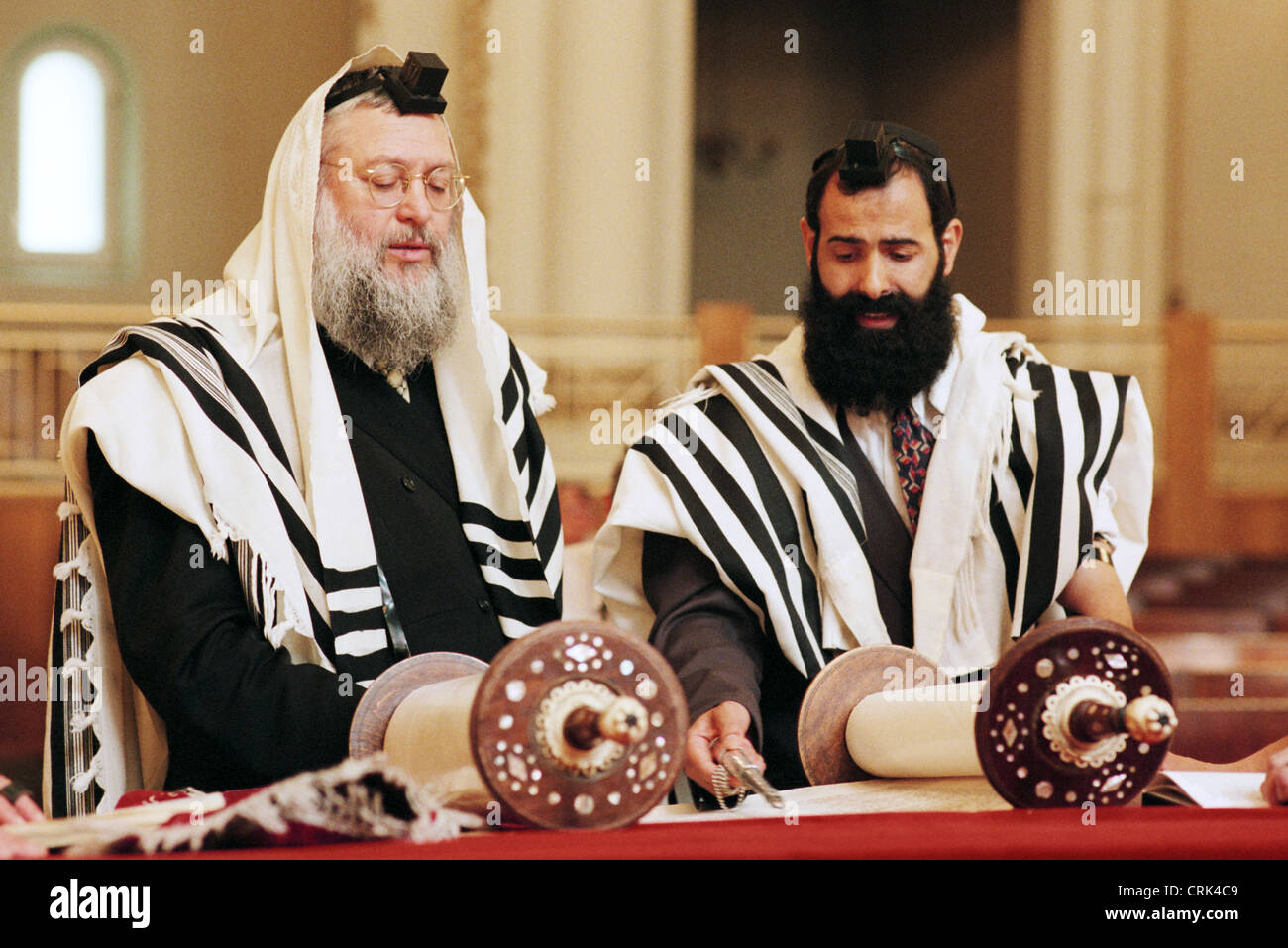 Synagogue jewish priest hi-res stock photography and images - Alamy