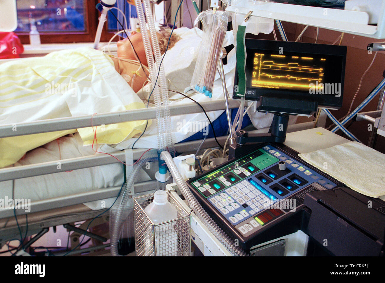 Mechanically ventilated patient in an intensive care at night Stock ...