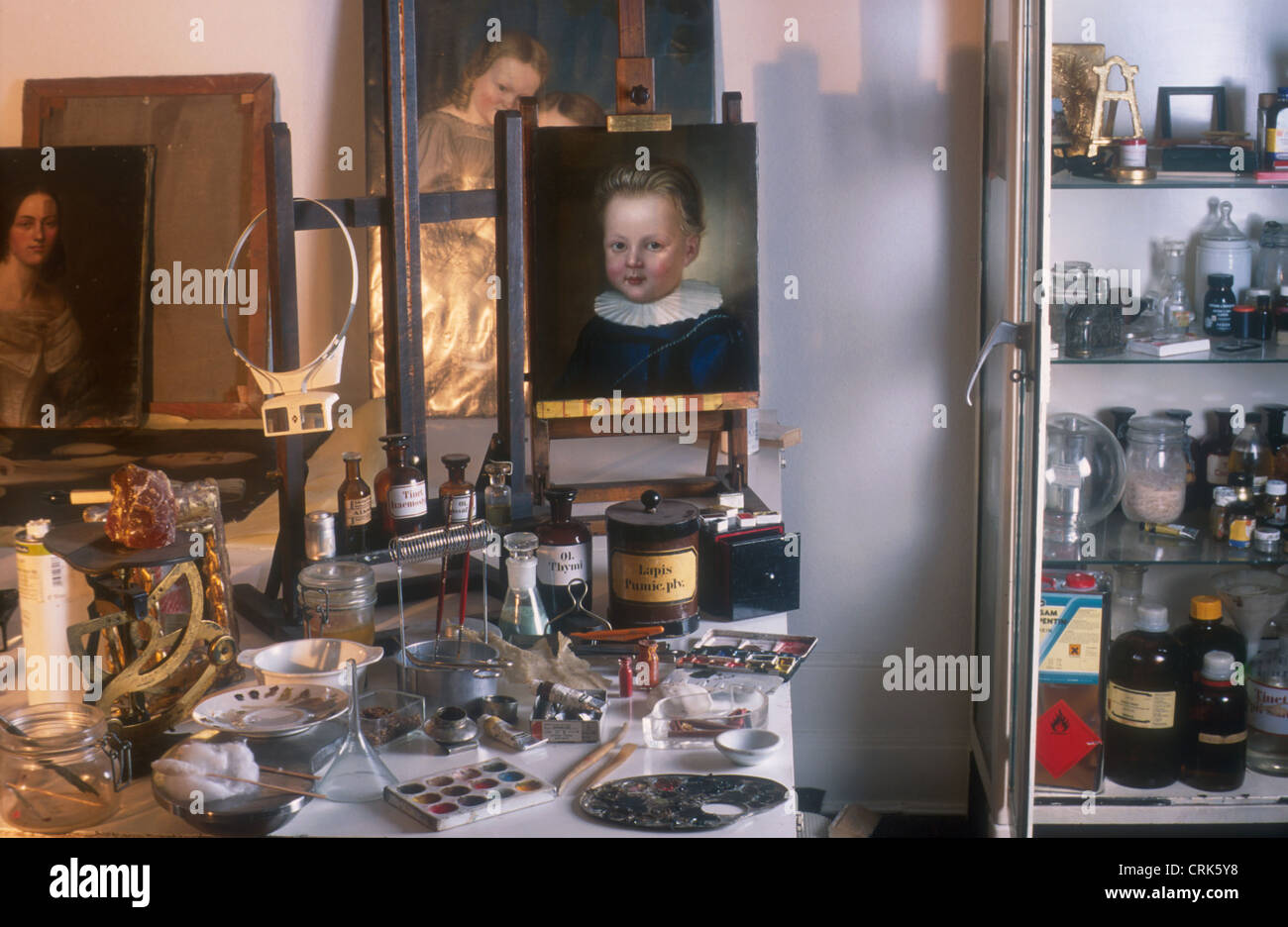 Restaurateur tools and materials Stock Photo - Alamy