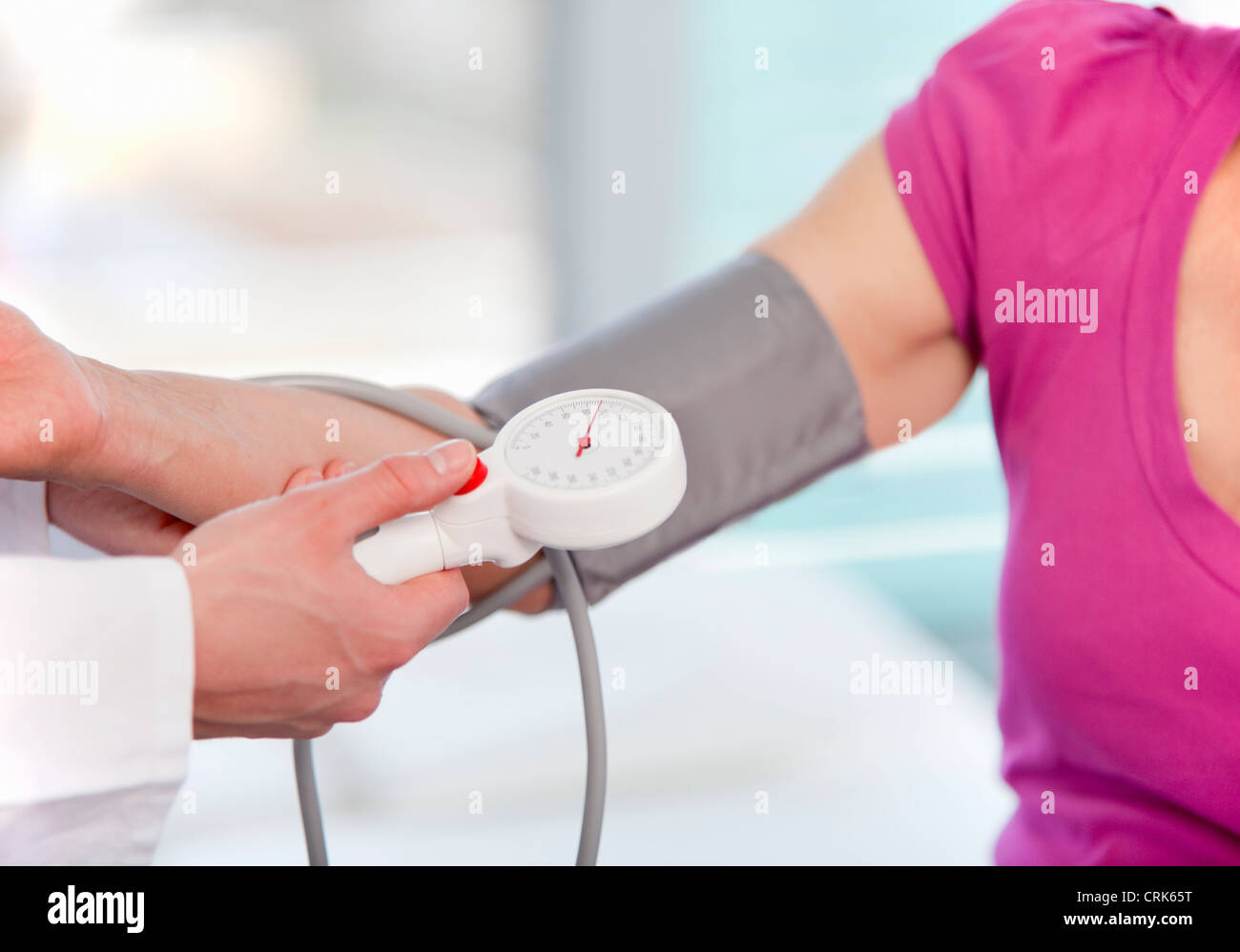 Doctor taking womans blood pressure Stock Photo - Alamy