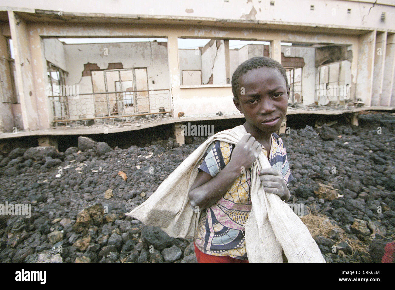 Street child after the volcanic eruption in Goma Stock Photo - Alamy
