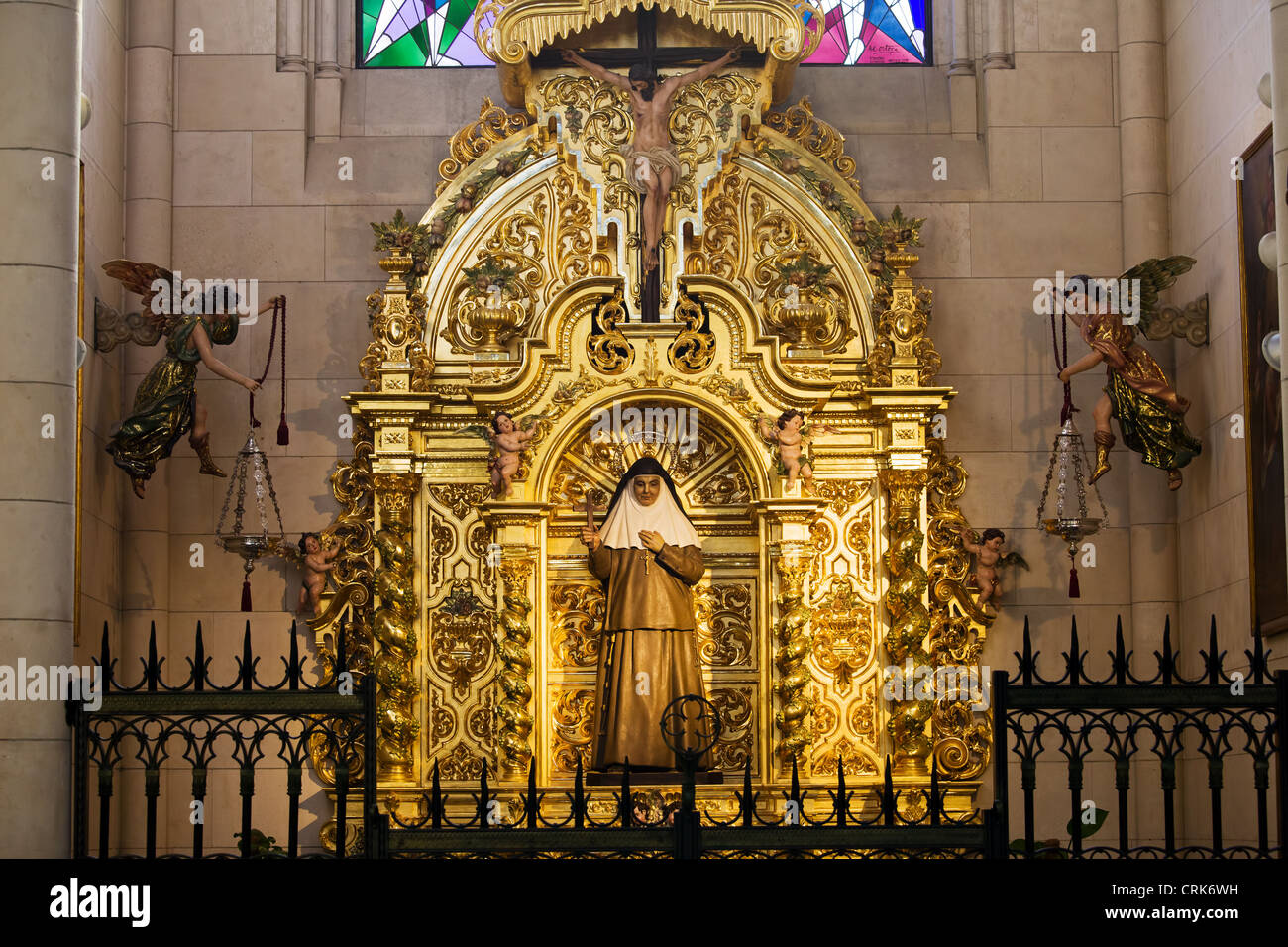 Golden altar hi-res stock photography and images - Alamy