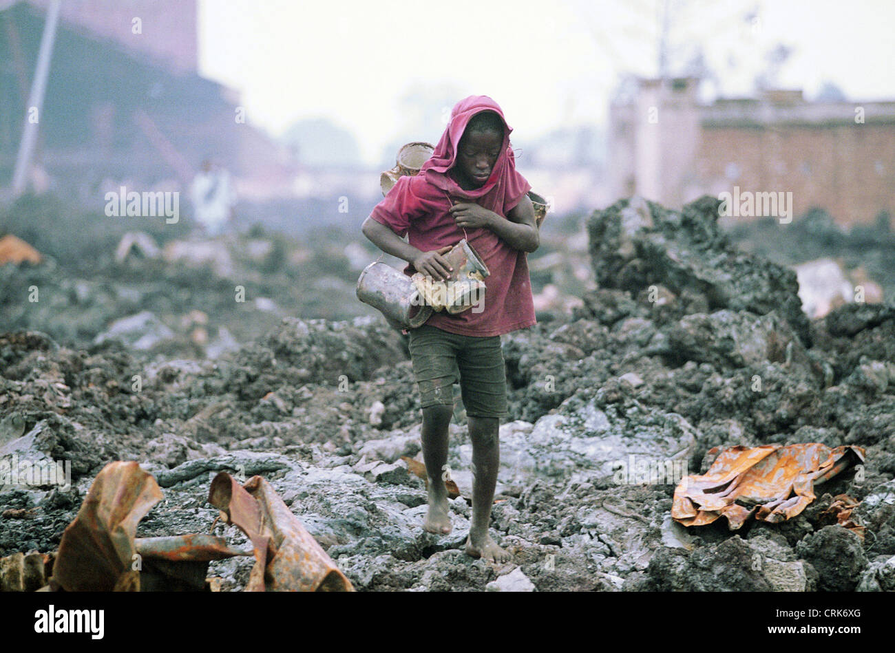 Street child after the volcanic eruption in Goma Stock Photo - Alamy