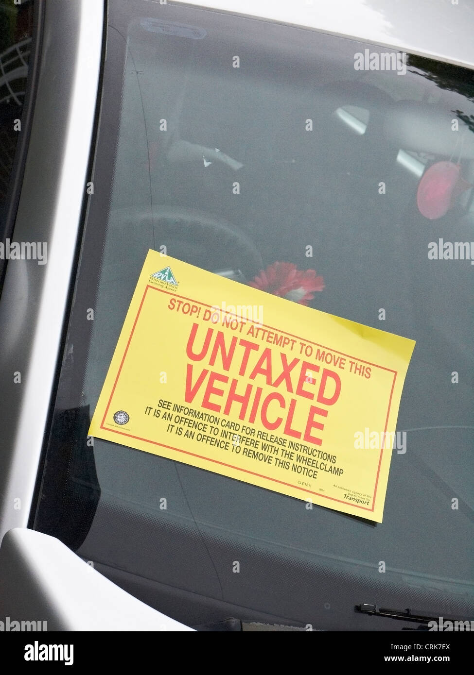 Untaxed vehicle dvla sticker hi-res stock photography and images - Alamy