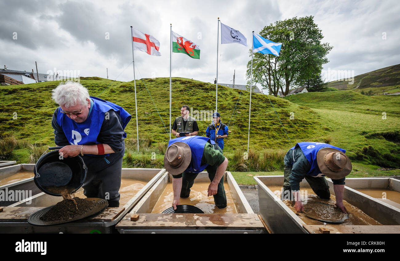 Gold panning wanlockhead hi-res stock photography and images - Alamy
