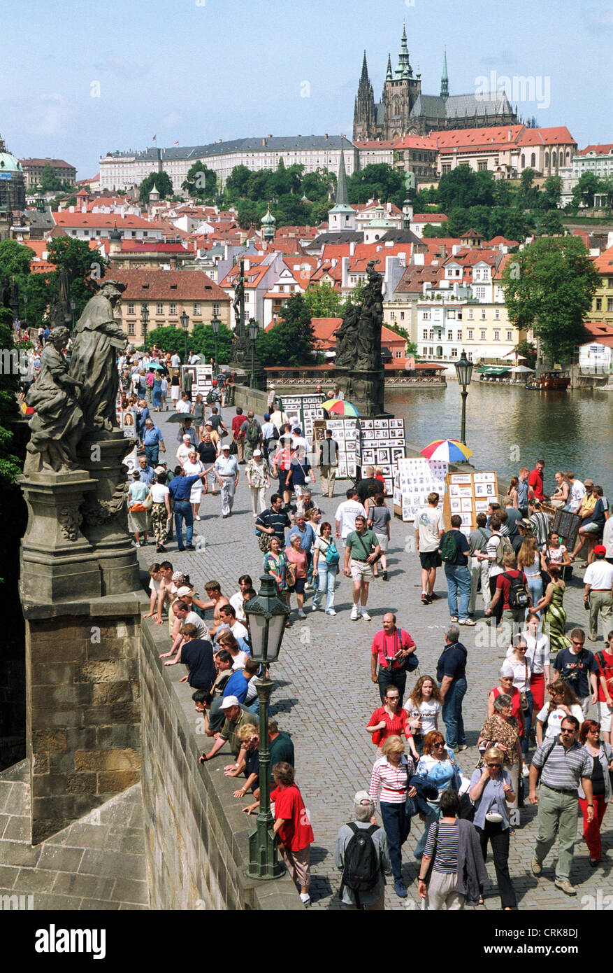 Many tourists on the Charles Bridge in Prague Stock Photo - Alamy